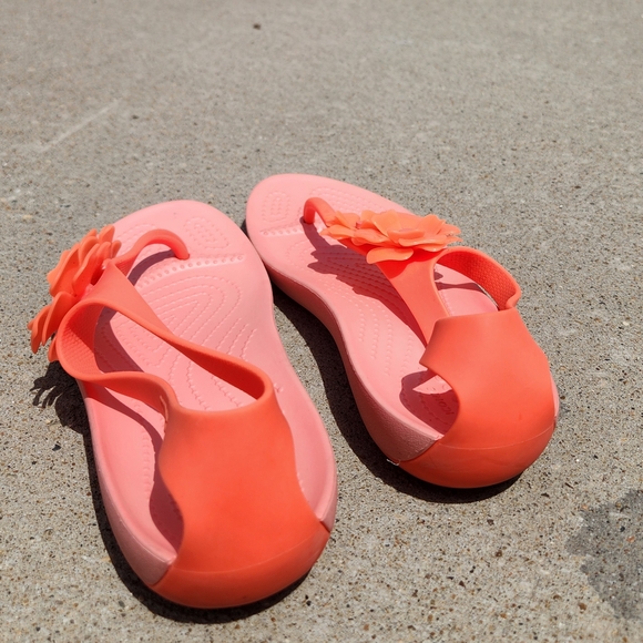 CROCS | Shoes | Crocs Serina Embellished Coral Floral Accent Flipflop ...